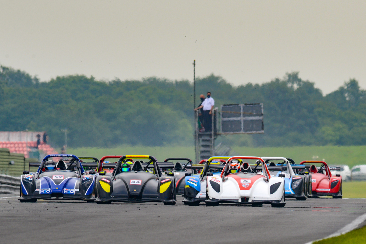 Radical Motorsport | News | UK: Unbeatable Bell Takes Snetterton Treble